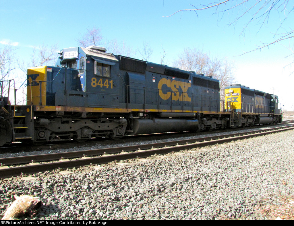 CSX 8441 and 4011